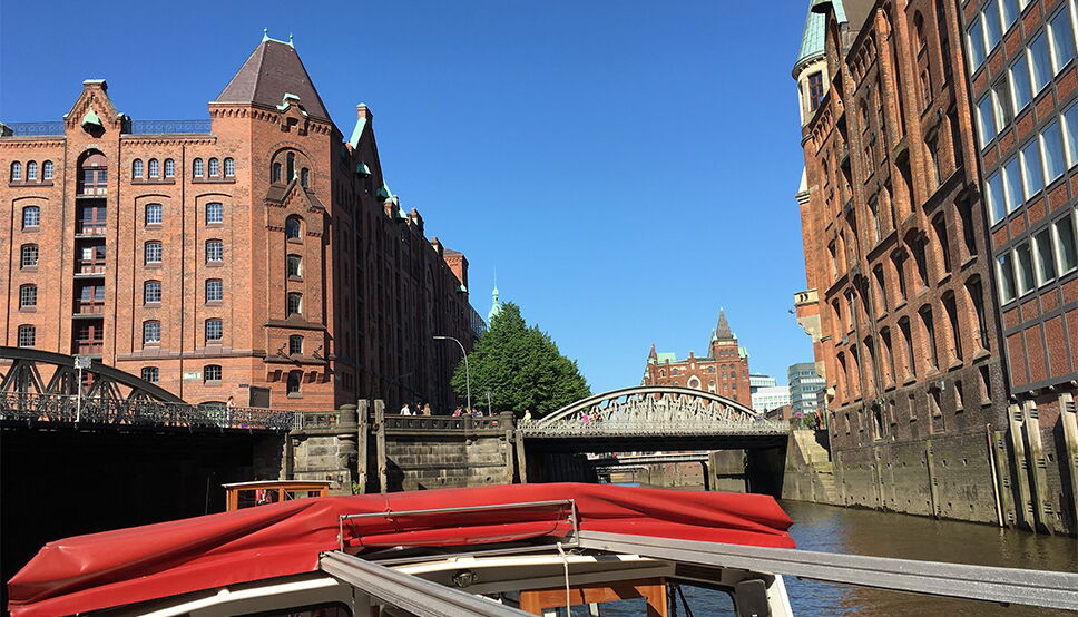 Hafenrundfahrt Hamburg ⇒ Mit Speicherstadt & Fleeten - Barkassenbetrieb ...